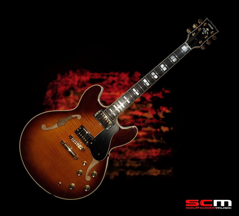 Yamaha SA2200 Semi Acoustic Electric Guitar with Hard Case Old Violin ...