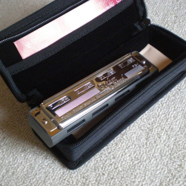 Tombo Pocket Chord Harmonica 8 Chord Ensemble Harmonica made in Japan – South Coast Music